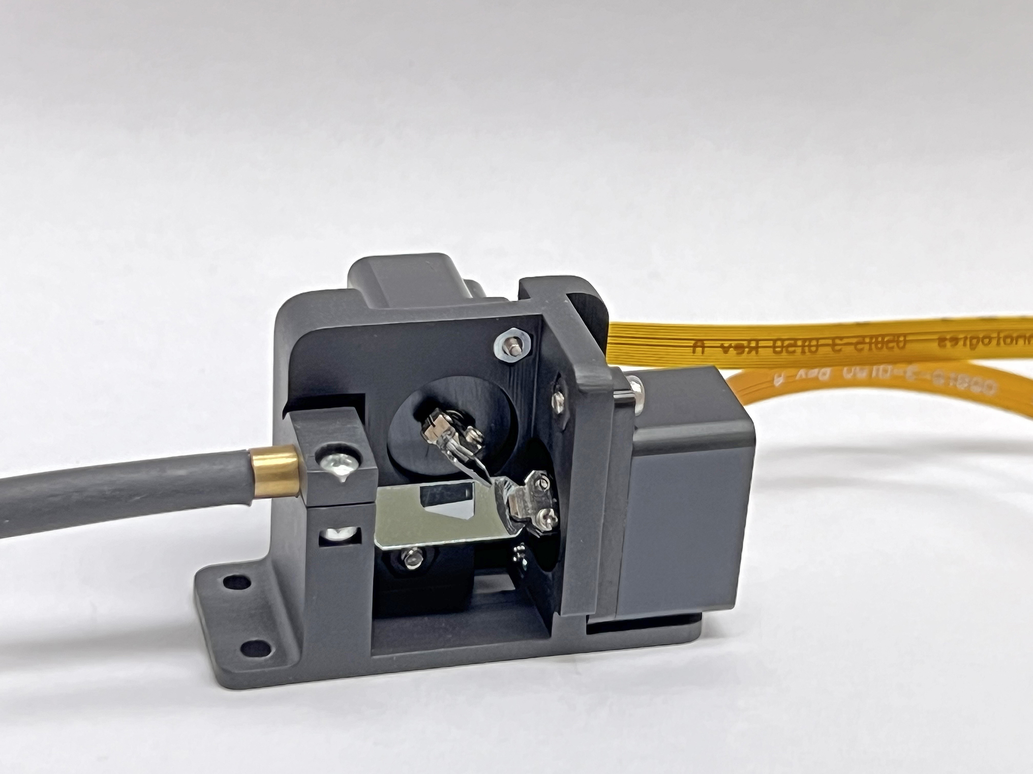 Micro Two-Axis Two-Mirror System Uses Piezo Smart Stages